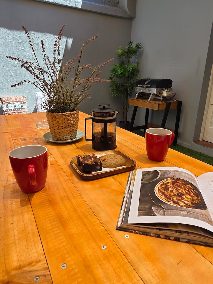 Grandes Habitaciones Y Patio A Pasos Del Metro - Santiago (Chile)