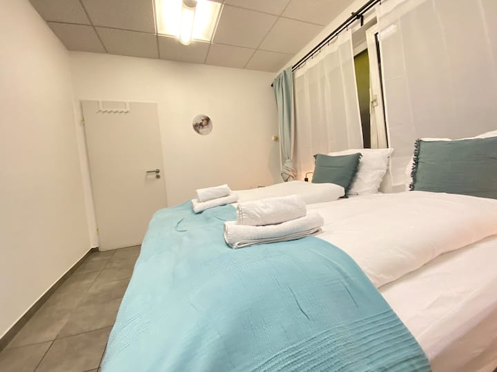 Gesamte Wohnung Mit Küche, Parkplatz Und Flat Tvs - Langen