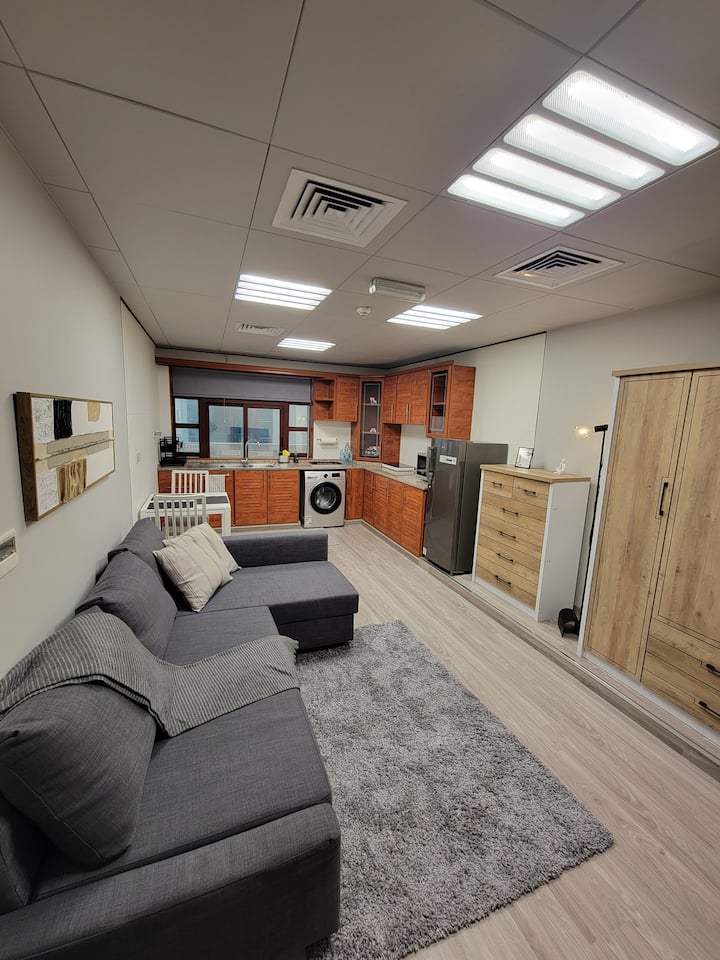 1 Bedroom Apt In Good Location! - Abu Dhabi