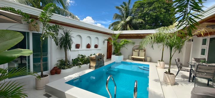 Beautiful Holiday Home With Private Pool - Philippines