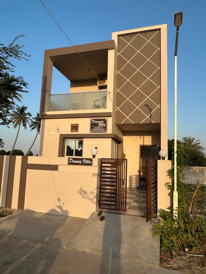Dreamzvilla 3 Bedroom House With Kitchen - Bhuj