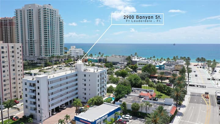 2 Blocks From The Beach Cozy 4th Floor Unit. - Fort Lauderdale