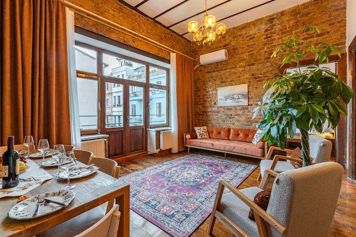 Bright 2br, 1.5ba Galata Apt W/ Kids’ Room, Lr, Ac - İstanbul