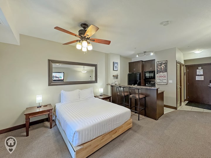 Cozy Ground-floor Studio With Ac & Hot Tub - Fernie