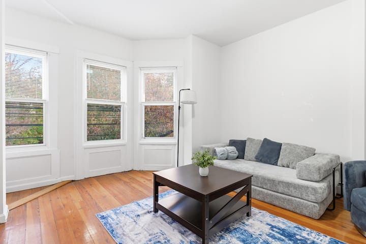 Chic 2br Apartment Near Branch Brook Park - Verona, NJ