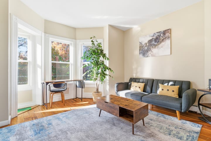 Chic 2br Apartment Near Branch Brook Park - New York City