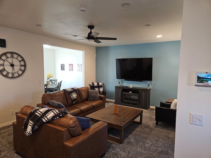 Upscale 4br Th - Lake Sakakawea, ND