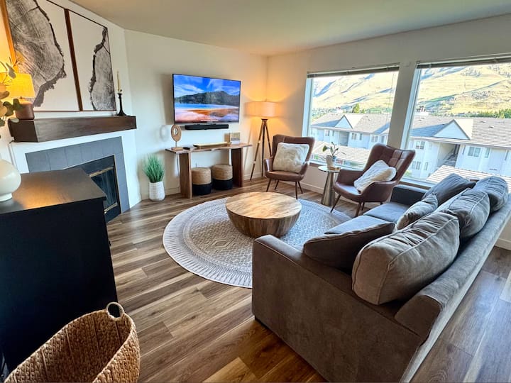 Cozy 2br/2ba Retreat W/ Lake & Mountain Views - Chelan, WA