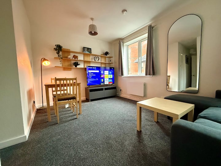 Warm & Welcoming Private Flat: Home Away From Home - Reading