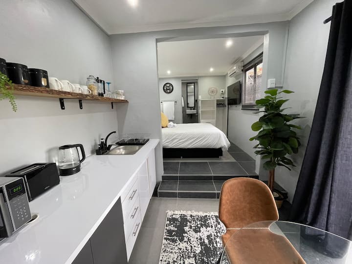 Brand New! Modern Garden Cottage - Durban