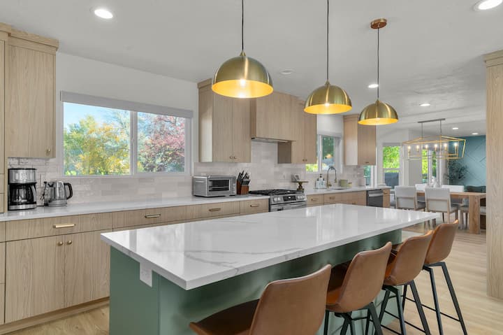 Modern Family Retreat Near World-class Ski Resorts - Sandy, UT