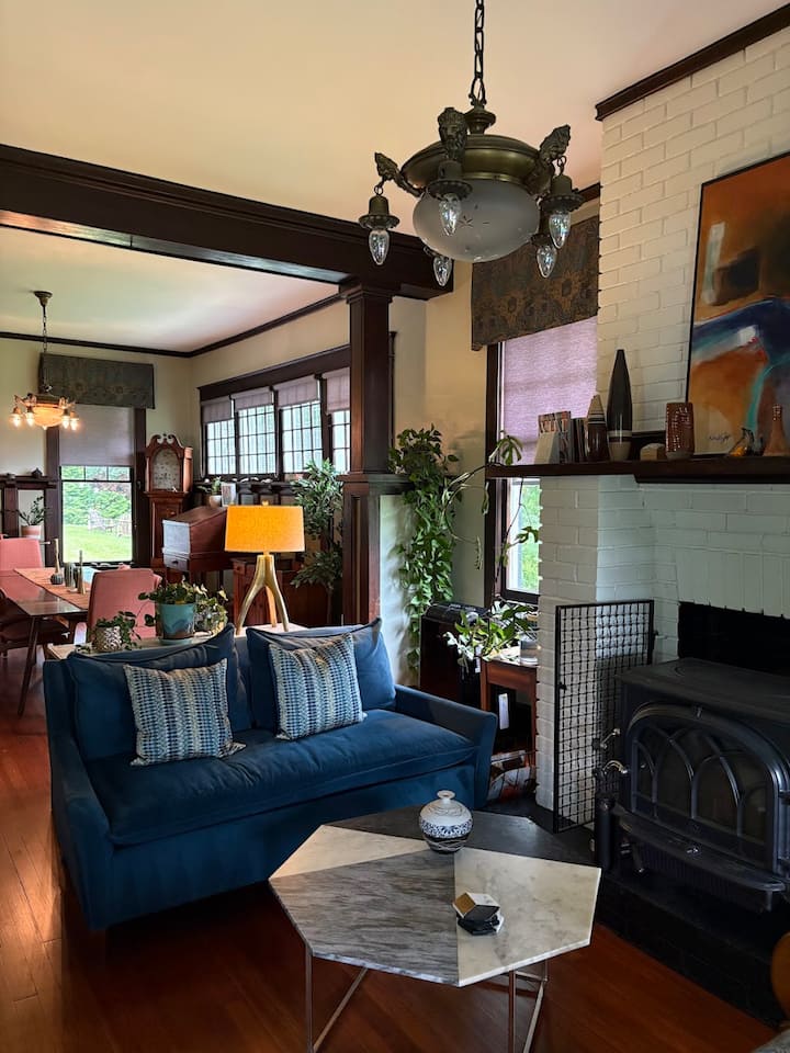 Craftsman Bungalow In Historic Downtown Herndon - Reston, VA