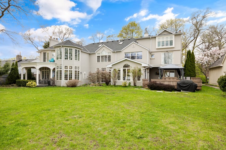 Lakefront Mansion ~Views ~Games ~Patio ~Pool Table - Burlington