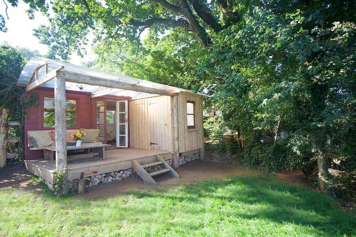 Happy On The Hill, Gabriel's Wagon, Near Bruton - Bruton