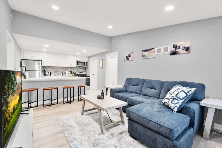 2br Comfort • Near Oakland Univ + High-speed Wi-fi - Rochester University, Rochester Hills