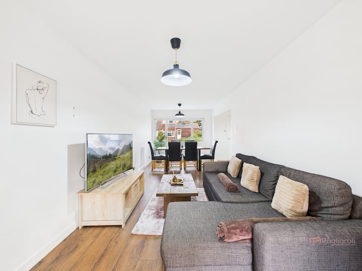 3-bed Semi-detached | Perfect For Work & Family - Reading