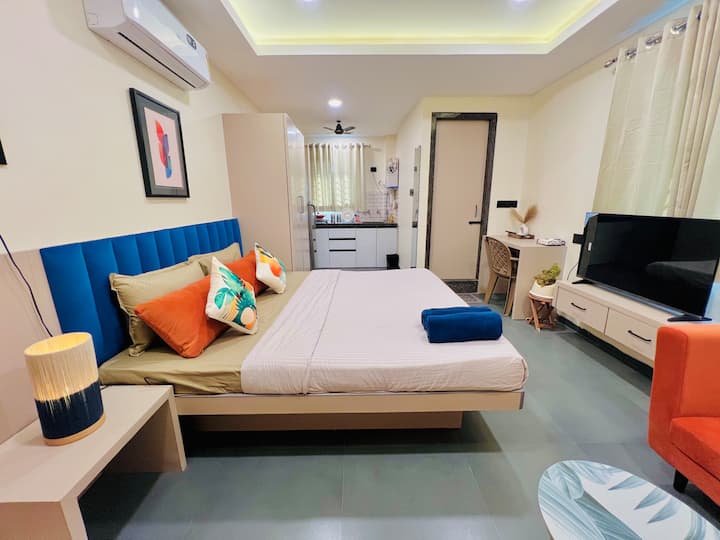 Self Checkin Romantic Stay For Couples Near Saket - Vijay Nagar