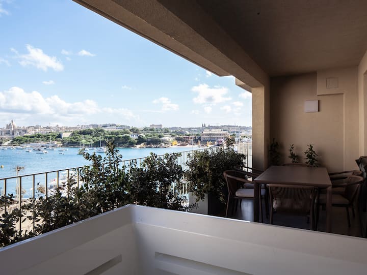 Luxury Seafront - Hot Tub, Sauna & Concierge - Valletta