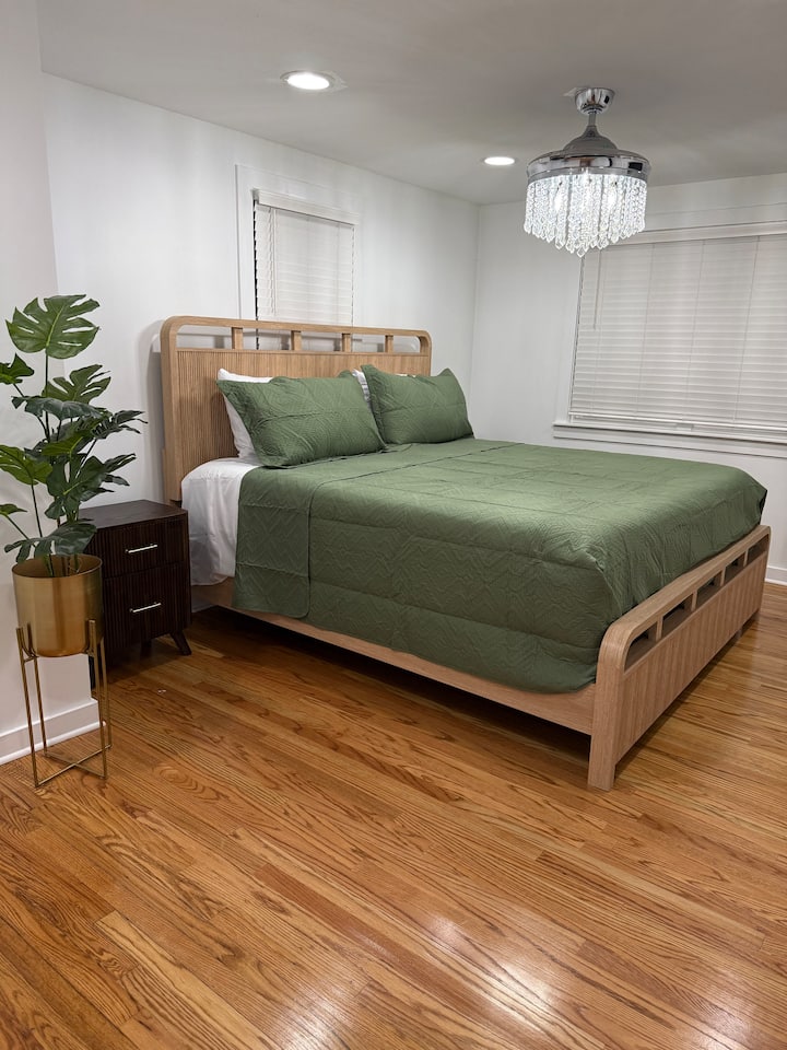 Contemporary Comfort Minutes From Notre Dame - South Bend, IN