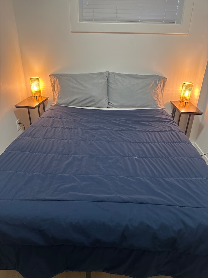 Modern 1 Bedroom Suite Near Beach - サレー