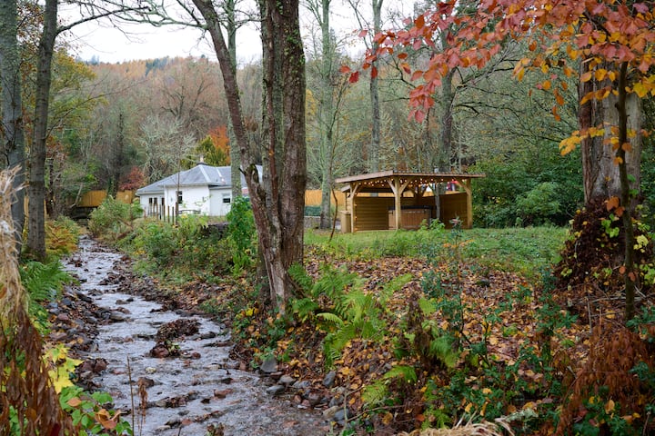 Lochside Hideaway With Hot Tub By Loch Ness - Loch Ness