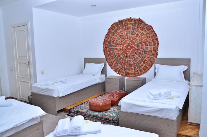 Семейный номер с балконом. Karvan-n. - Tashkent