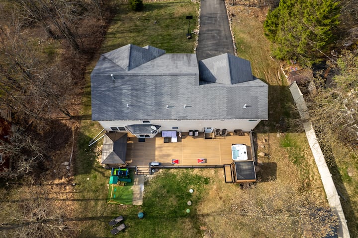 Pocano House With Jacuzzi / Sauna /Community Pool - Mount Pocono, PA