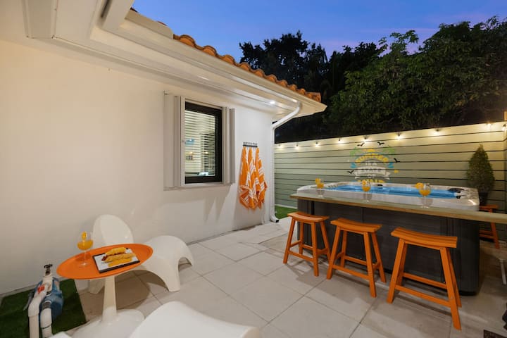 Hot Tub | Mini Golf | Central Location | Soccer - Miami, FL