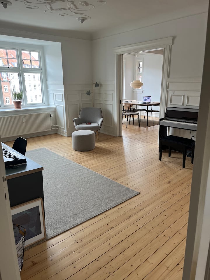Best Location In Aarhus, 160 M2, 5-room Flat - Århus