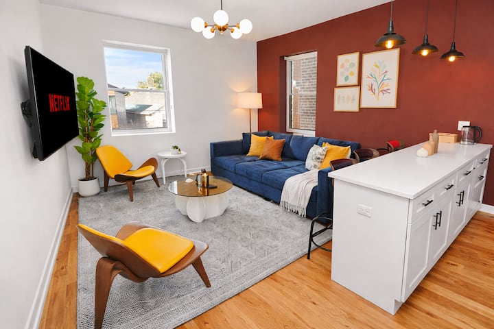 Modern 4br Pilsen Retreat Near Il Medical District - Chicago, IL