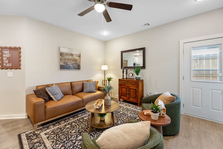 Fenced Backyard W/ W&d + Garage | South Ict! - Wichita, KS