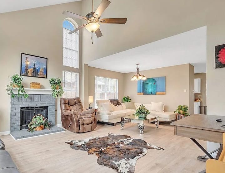 Family Getaway Near Disney| Spacious Living |Cozy - 