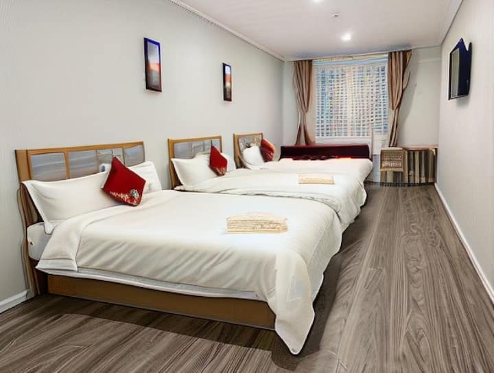 3 Dbl Beds + 1 Sofa Bed & Dinner, Awa Hotel - Rotorua