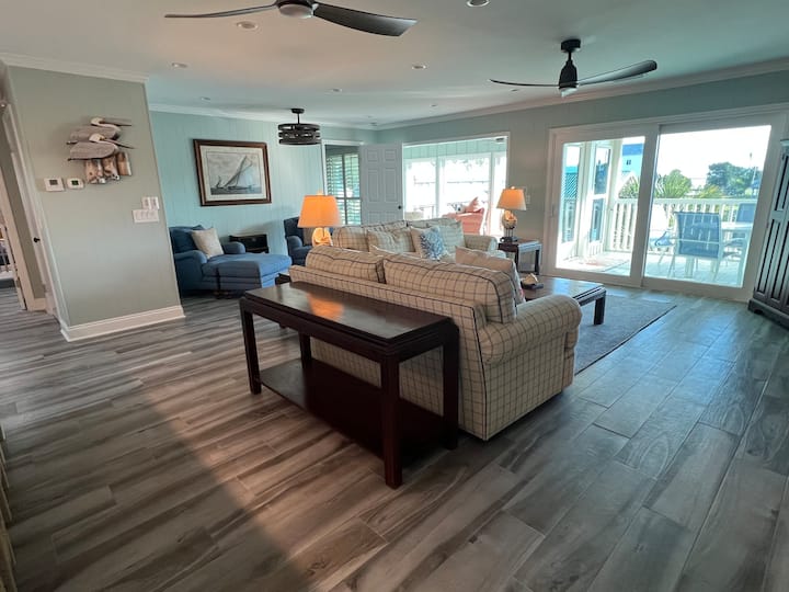 Marchar A Little Slice Of Cozy On The Bay. - St. George Island, FL
