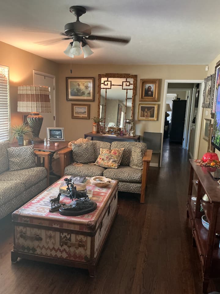 Sooner Sports Retreat In The Heart Of Norman - Norman, OK