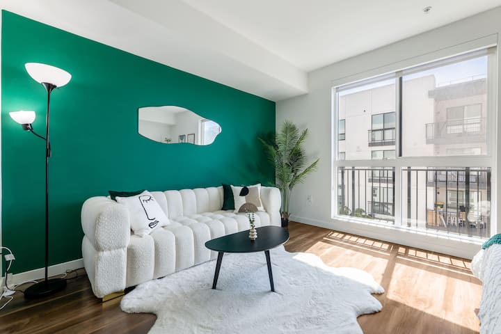 Home In Hollywood - 西好萊塢