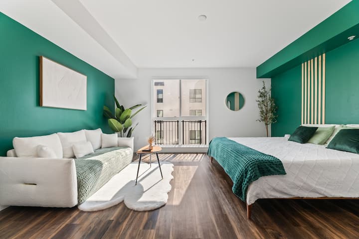 Home In Hollywood - West Hollywood, CA