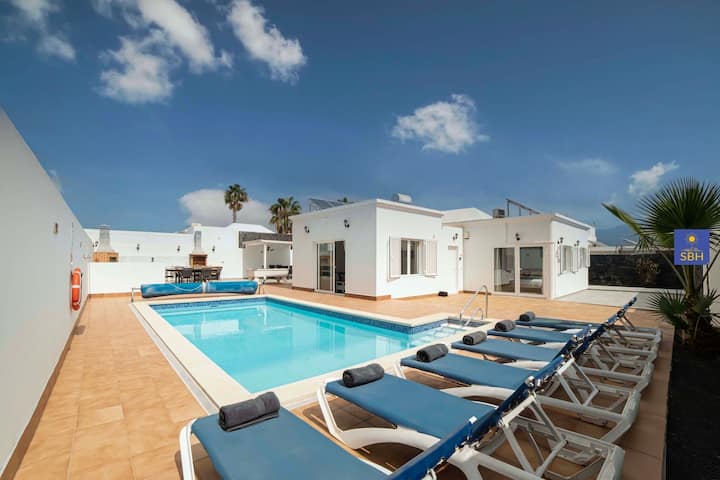 Sueño – 3 Bed 3 Bath Private Pool & Air Con - Playa Blanca