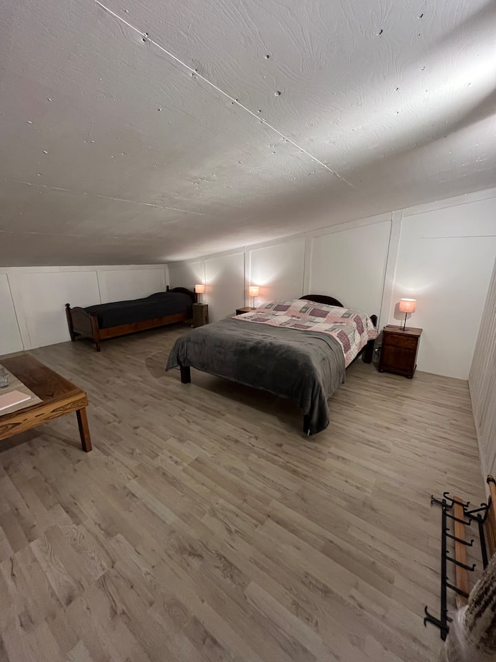 Rosa Rummet I Den Mysiga Lilla Ladan. - Karlskoga