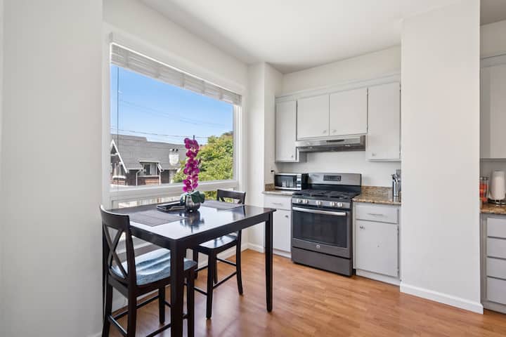 Sunny Pill Hill Studio By Hospitals W/ Parking - Oakland, CA