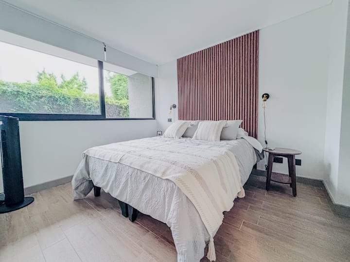 Modern Apt For 3 | Gym, Walk To Metro & Downtown - Chile