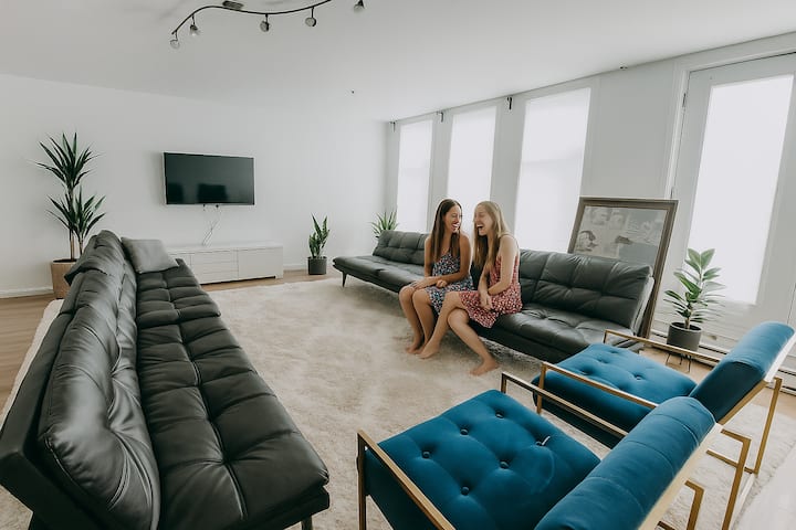 6•walk To Bar, Club & Café•sleeps Your Whole Crew - Quebec