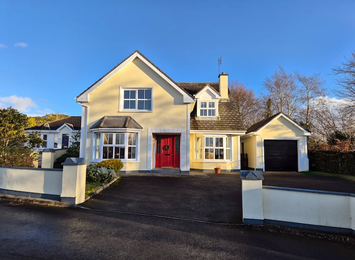 Super 4 Bed Family Home, Sleeps 8/9, 2km Westport - Westport