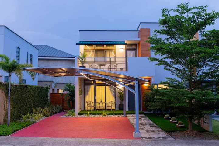 Grand Suit With Pool & Lush Greenry - Ghana