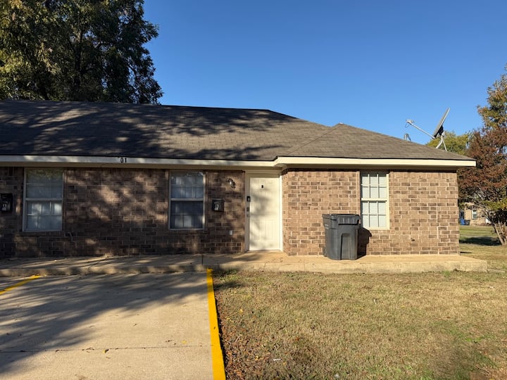 Duplex Apartment Near Downtown - Jonesboro, AR