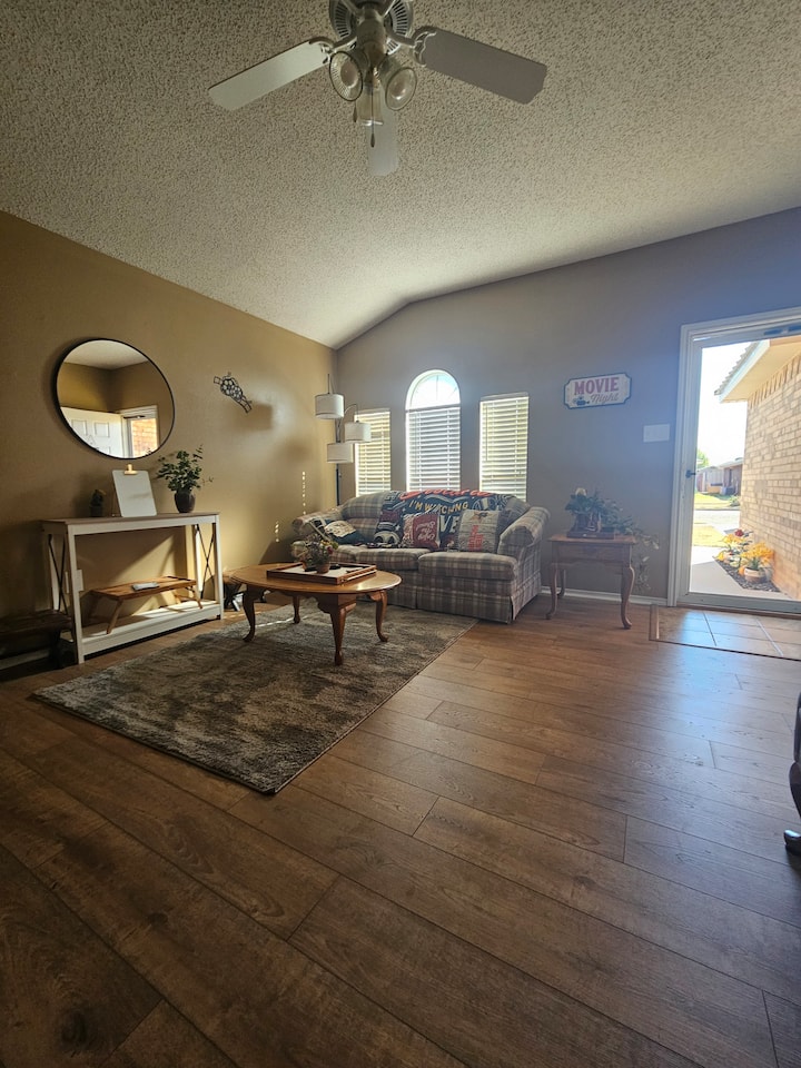 Movie Theme! 3d Tv | 3 Bd | 2 Ba - Lubbock, TX