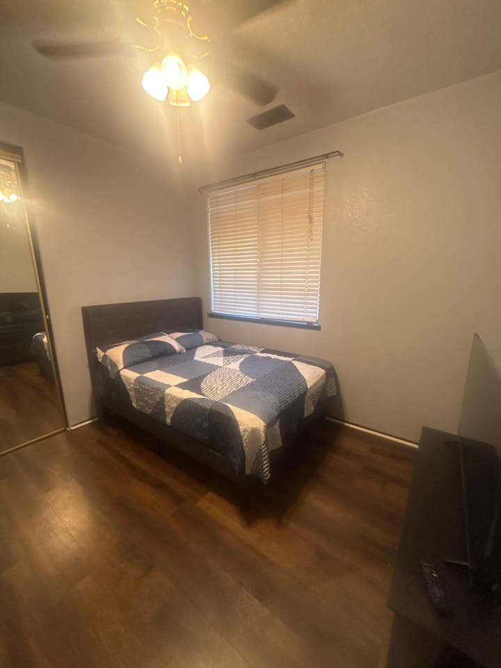 Guest Room B - Bakersfield, CA