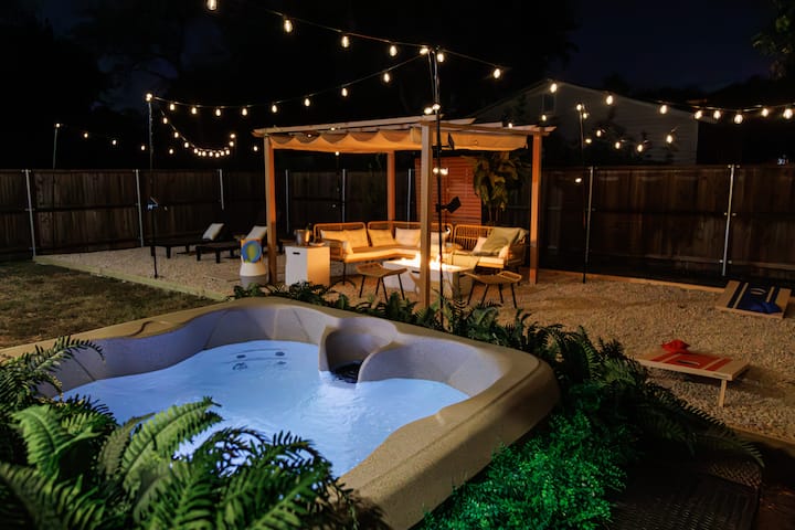 Hot Tub, Movie Nights & Epic Dallas Group Retreat - Dallas, TX