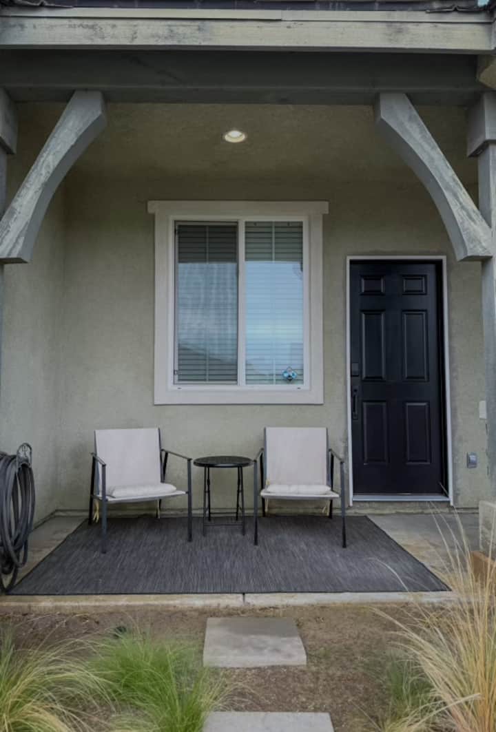 Modern 1 Bedroom - Bakersfield, CA