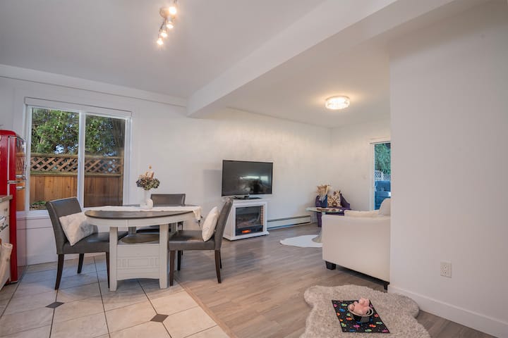 Home Away From Home |Near Thunderbird Show|langley - Langley